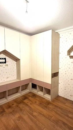 Эмелин - современная и стильная мебель в детскую комнату, с угловым шкафом и рабочим местом на заказ