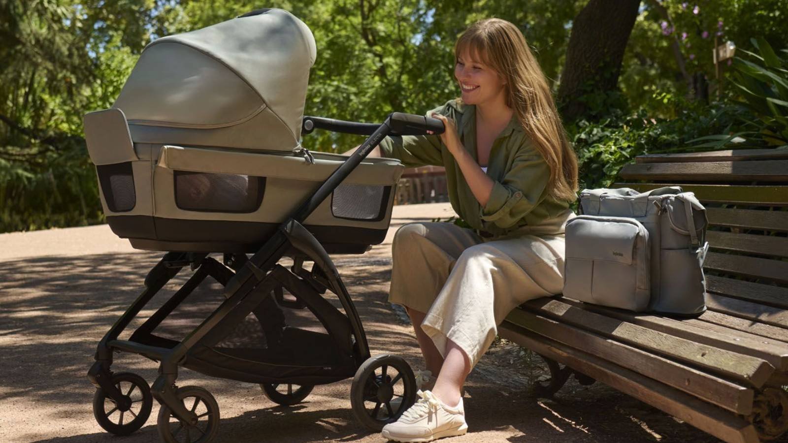 Коляска 3 в 1 Inglesina Electa с панорамной вентиляцией и люлькой Open Up 2025.