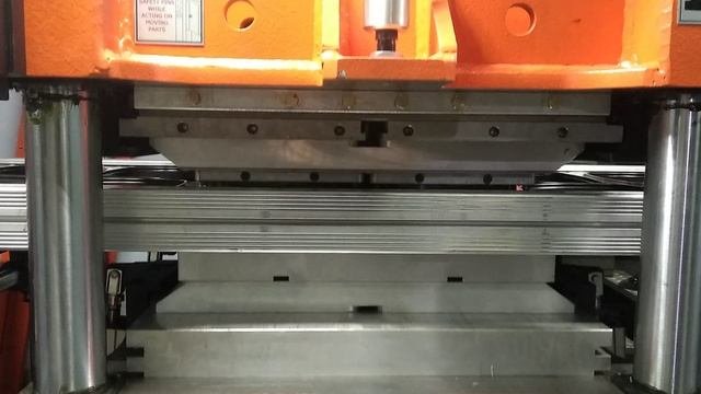 Изготовление ПП-лотков на ER 70-4 XL F