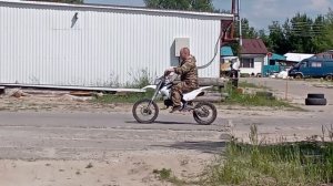пит байк мото на дыбы учимся ездить на мотоцикле