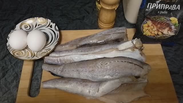 Как пожарить минтай на сковороде чтобы оставался сочным.