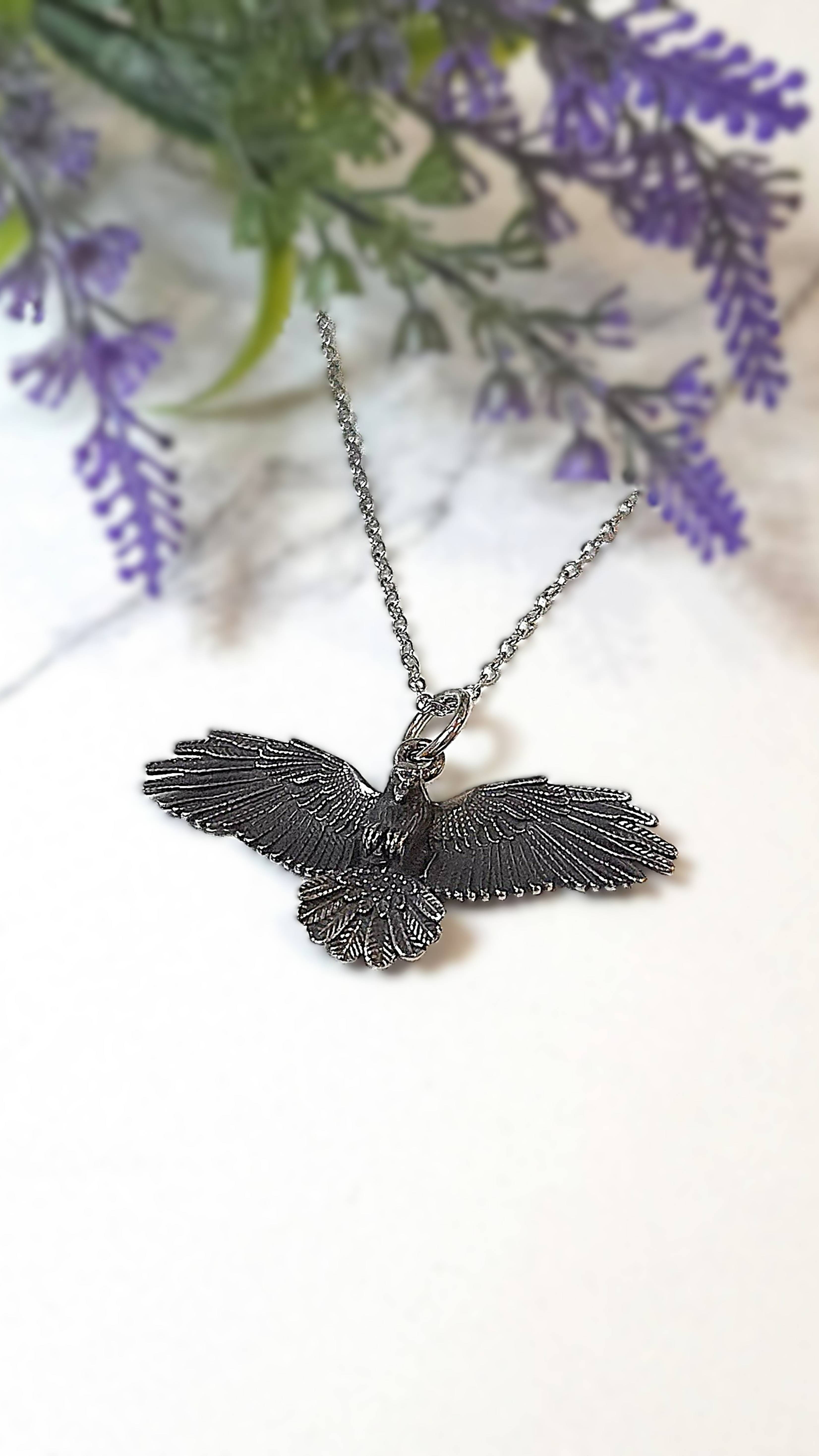 Кулон на цепочке "Летящий ворон" из коллекции Gothic Beauty от StarfallShop