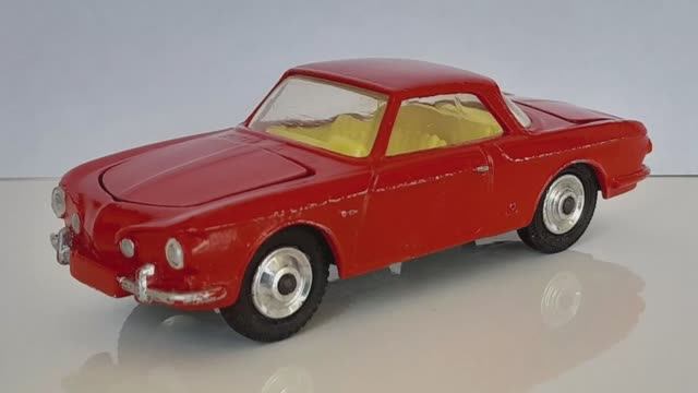 Модель автомобиля VW 1500 Karmann Ghia. "Corgi Toys"