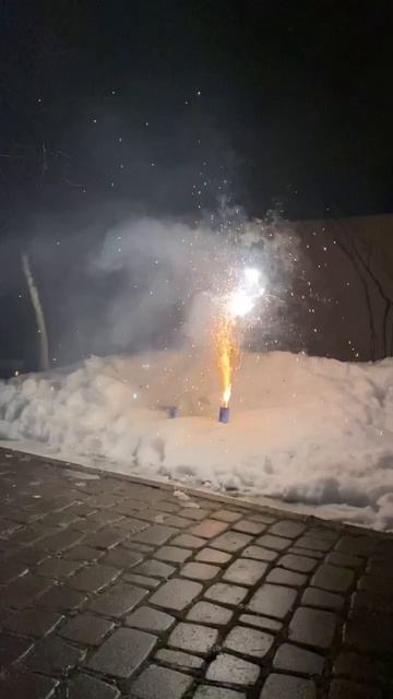 С Новым Годом 2023  салют фонтаны