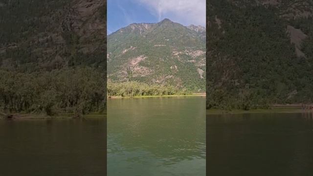 Прогулка на моторной лодке по водной глади Алтая 🚤🏞️