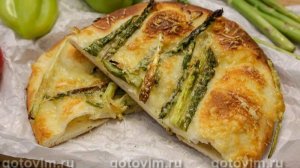 Пицца со спаржей, чесноком и сыром моцарелла