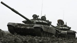 Маскировка не спасла опорник боевиков ВСУ от атаки экипажей танков Т-72Б3М. Лучшее видео из зоны СВО