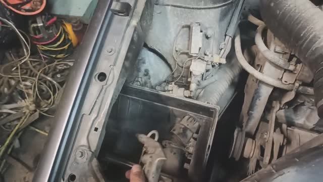 Как поменять воздушный фильтр на Пассате Б 3.
