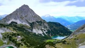 Треск костра, рассказывающего истории древних камней вокруг