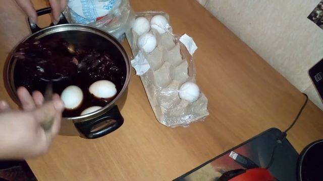 Как покрасить яйца на Пасху и Красную горку. Без красителей! Самый натуральный, традиционный способ!