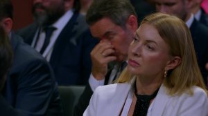 Путин принимает участие в пленарном заседании форума "Сильные идеи для нового времени"
