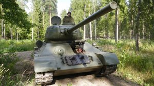 Путь по лесной дороге на танке Т-34-85 из коллекции клуба "Капонир", фестиваль "Моторы Войны-2022"