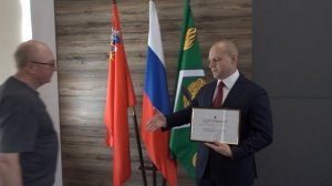 Максим Красноцветов вручил сертификаты на новое жильё двум семьям Пушкинского