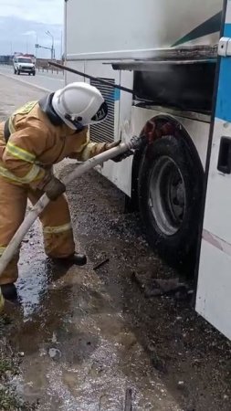 На Ставрополье потушили загоревшийся автобус