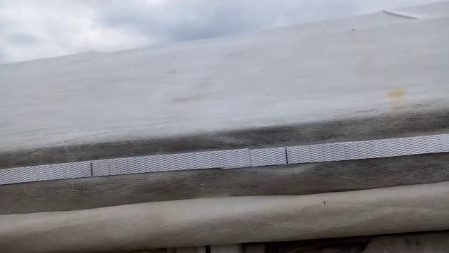 УРА-УРА!! Мы это сделали! Друзья, спасибо за советы!!! Как накрыть крышу теплицы - подробно в видео!