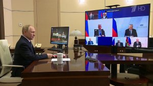 Борьбу с наркотрафиком обсудил президент на оперативном совещании с Совбезом России