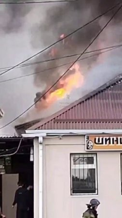 В Ставрополе загорелся склад шин