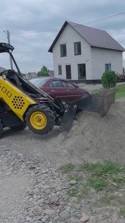 Погрузчик MAKER загружает самосвал до предела!