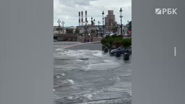 Наводнение в Петербурге подтопило набережные в городе