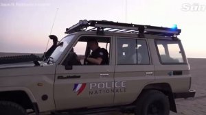 Полиция Франции против мигрантов,которые пытаются переплыть Ла-Манш и добраться до Великобритании