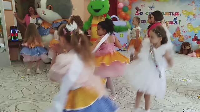 Танец на выпускной 2025