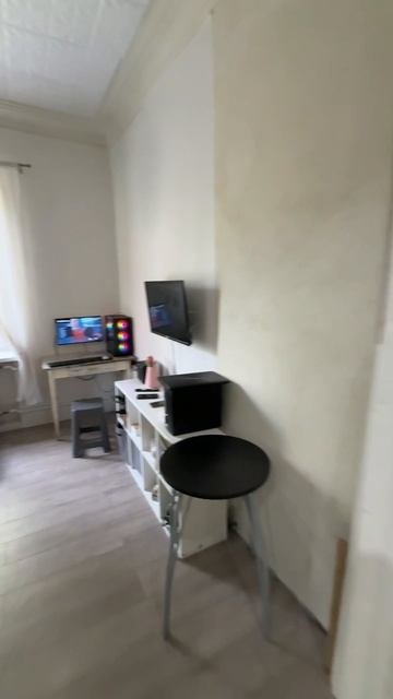 Продается 2-х комнатная квартира по центральной ул. Мира гор. Карабаново