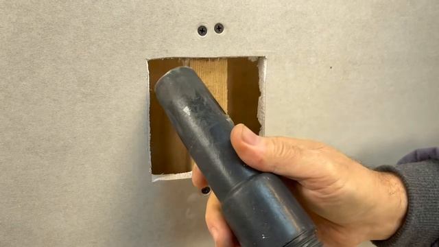 Как заделать дыру в гипсокартоне. Простой и бюджетный способ своими руками