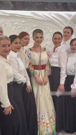 Похорошевшая Пелагея в Кремле поразила осиной талией