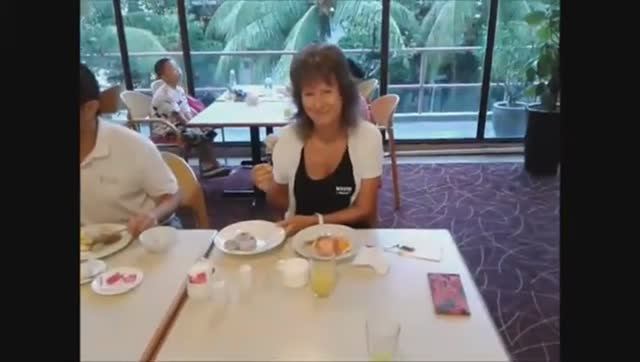 Завтраки (шведский стол) в ресторане отеля Fort Canning Lodge 3*. Сингапур.