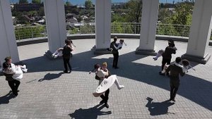 Студенты УНИЭМ приняли участие во Всероссийской акции «Вальс Победы»