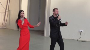Певица и певец. Песня: Забирай