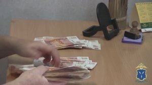 Саратовские полицейские задержали трёх курьеров аферистов и вернули пенсионерке миллион рублей