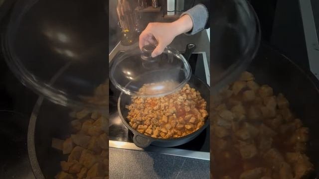 Сегодня мы приготовим аппетитные рулеты с мясом индейки