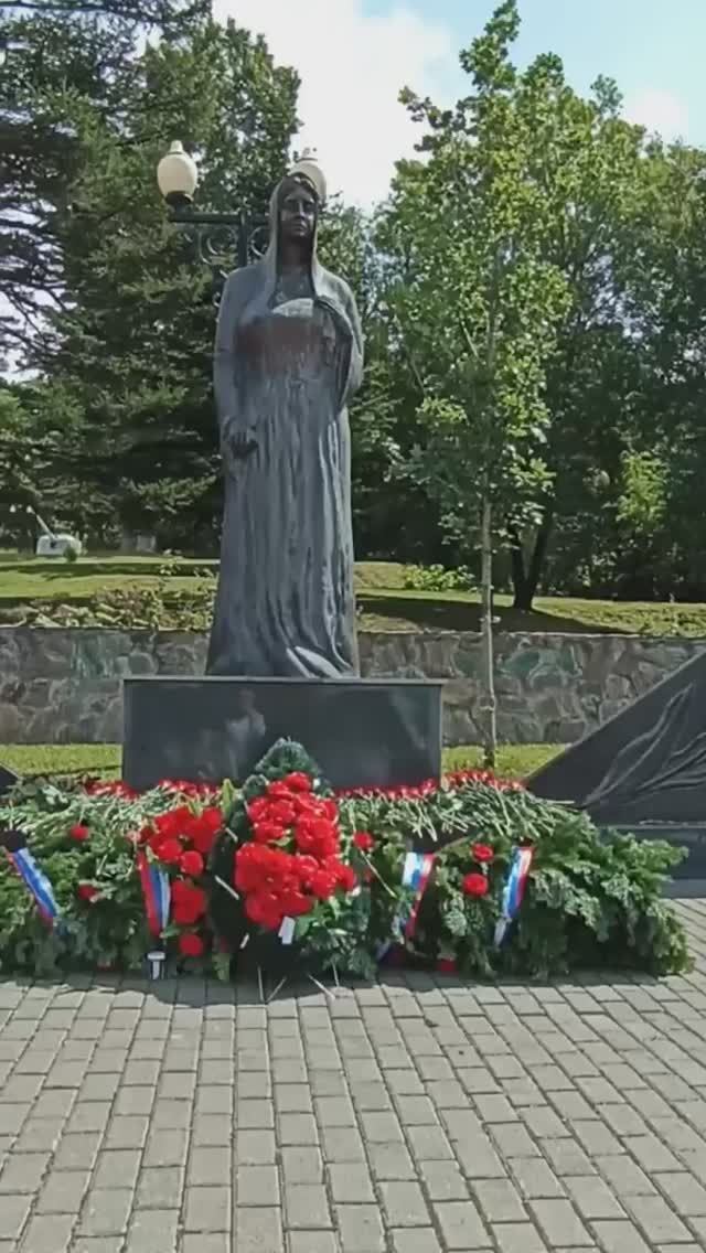 Мемориал на площади Славы в Южно-Сахалинске