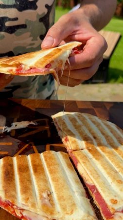 Быстрая пицца из лаваша на мангале