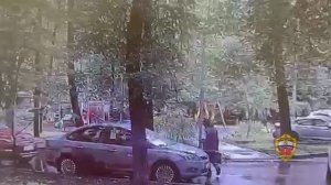 Пособник аферистов, обманом похитивших почти 5,5 млн рублей у пожилой москвички, задержан полицией