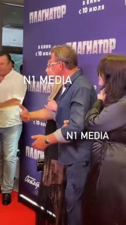 Марат Башаров с супругой и дочкой от первого брака пришел на премьеру фильма "Плагиатор". Нравятся?
