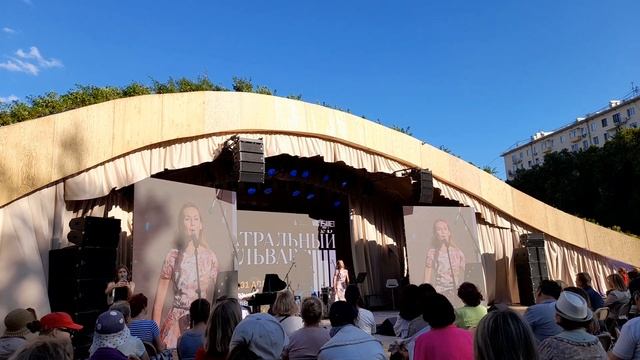 Здравствуй, страна героев, Театральный бульвар