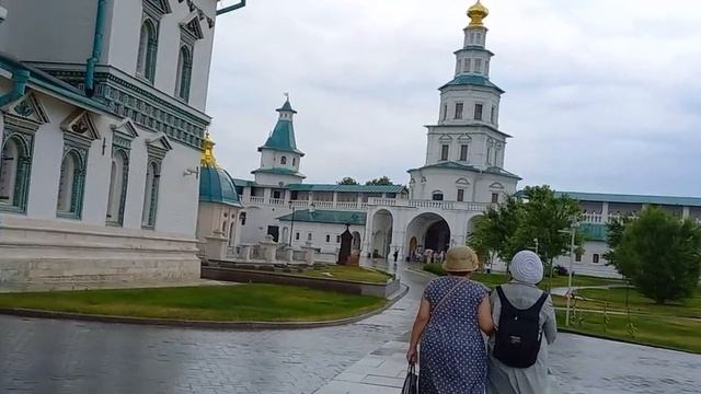 У Воскресенского собора в Новом Иерусалиме. 09 июля.