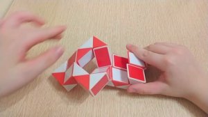 Подставка для телефона из конструктора змейка Рубика
