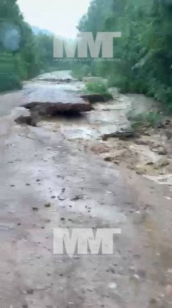 Оползень сошёл на дорогу в посёлок Ортон в Междуреченске