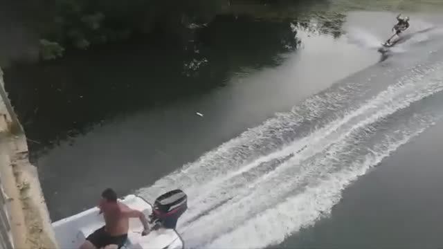 Покатушки на ВейкБорде по городу Струнино по реке Горелый крест