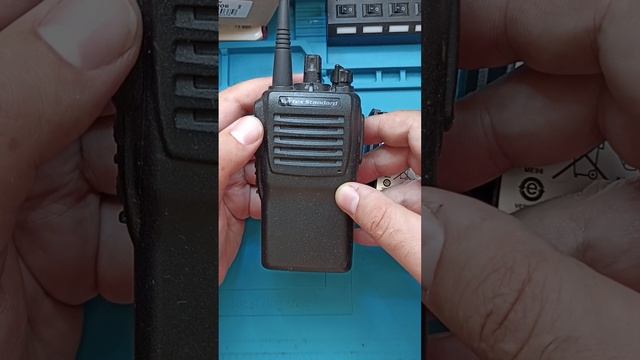 Распаковка аккумулятора для моей старой радиостанции #vertex #standard #vx231 #UHF