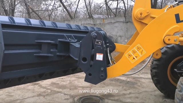 LiuGong 835H с отвалом и квик-каплером. Аист - официальный дилер Liugong. www.liugong43.ru