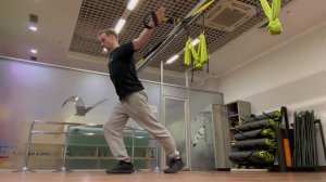 TRX Растягивание грудных мышц (TRX Chest stretch)