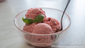 Клубничное домашнее мороженое по мотивам английских рецептов