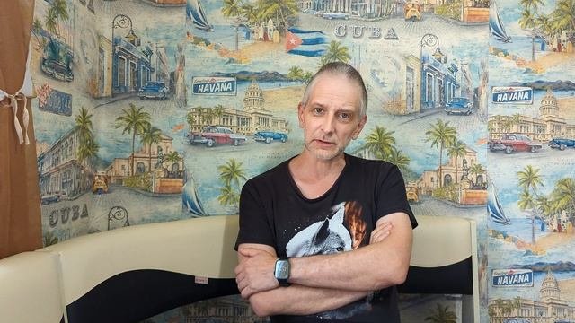 Вы холостяки без нас женщин не проживёте и вымрите как динозавры!