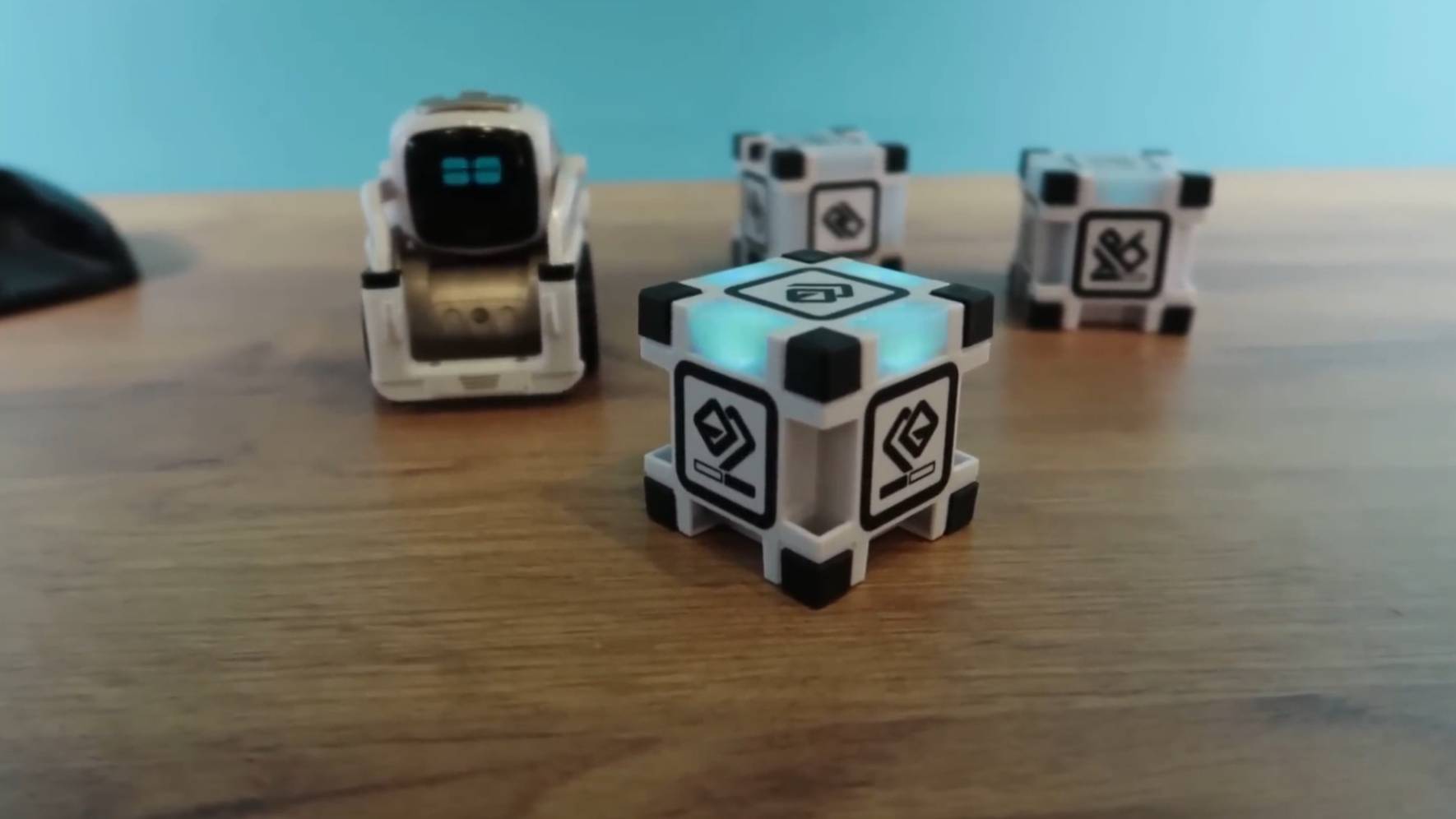 Alex Boyko Что если робот Cozmo попадет в зеркальный лабиринт?