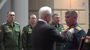 Министр обороны РФ вручил медали «Золотая Звезда» отличившимся участникам СВО