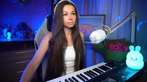 Беседуем и поём под фортепиано | #ламповыйстрим #девушкастримит #пианино